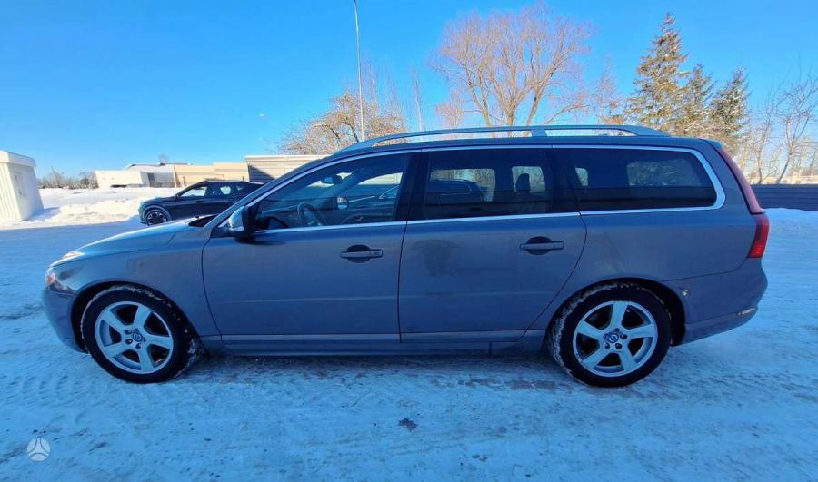 Brown Volvo V70 2011 in Ukmerge, with an engine capacity of 1.56 L and mileage of 311 thousand km for 5500 €, photo 2 on AUTOMOTO.COM.LV