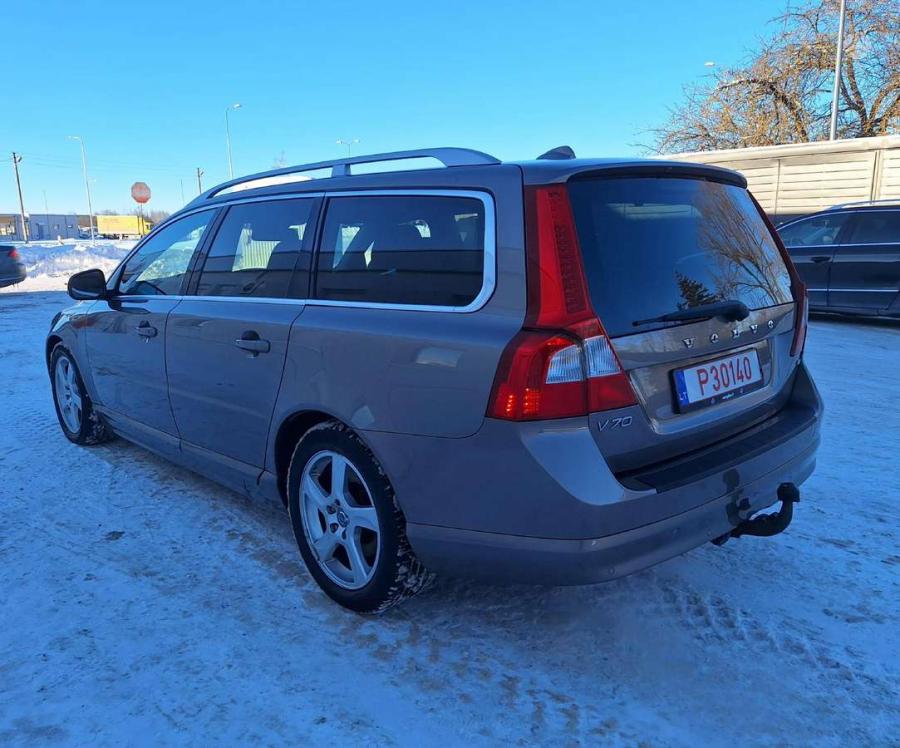 Brown Volvo V70 2011 in Ukmerge, with an engine capacity of 1.56 L and mileage of 311 thousand km for 5500 €, photo 3 on AUTOMOTO.COM.LV
