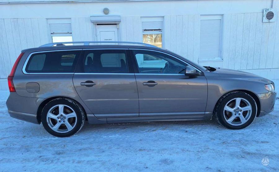 Brown Volvo V70 2011 in Ukmerge, with an engine capacity of 1.56 L and mileage of 311 thousand km for 5500 €, photo 5 on AUTOMOTO.COM.LV