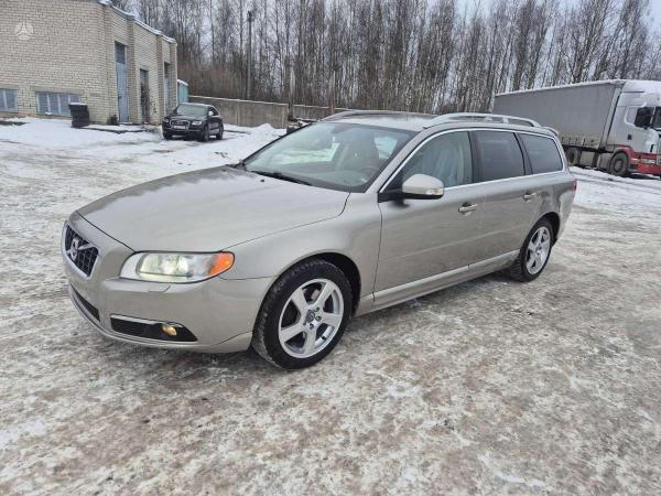 Brown Volvo V70 2011 in Panevezys, with an engine capacity of 2.40 L and mileage of 350 thousand km for 5199 €, photo 1 on AUTOMOTO.COM.LV