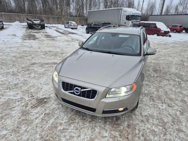 Brown Volvo V70 2011 in Panevezys, with an engine capacity of 2.40 L and mileage of 350 thousand km for 5199 €, photo 3 on AUTOMOTO.COM.LV