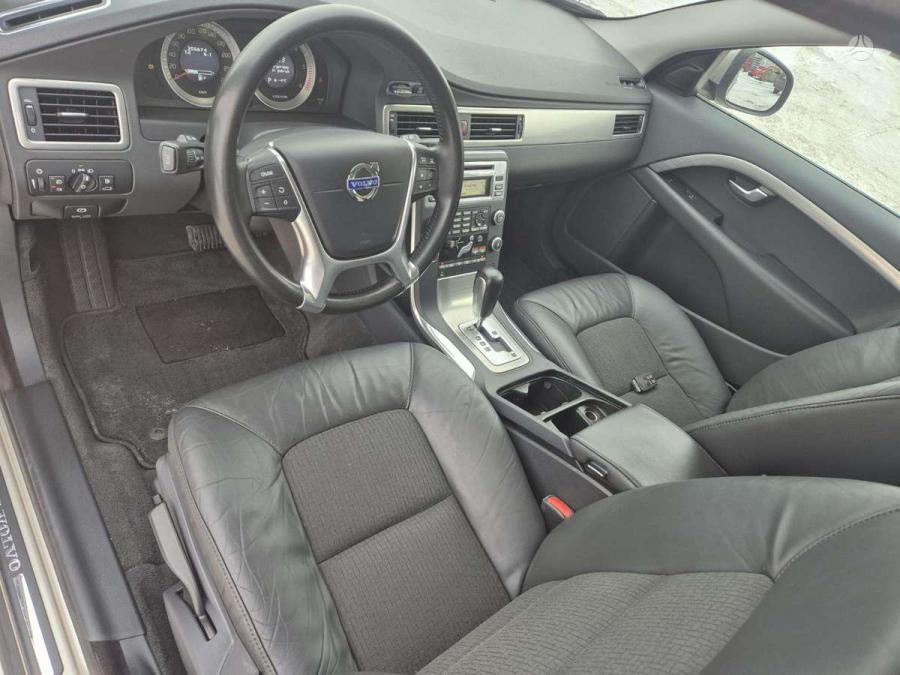 Brūns Volvo V70 2011 Panevēža, ar dzinēja tilpumu 2.40 L un nobraukumu 350 tūkst. km par 5199 €, foto 24 vietnē AUTOMOTO.COM.LV