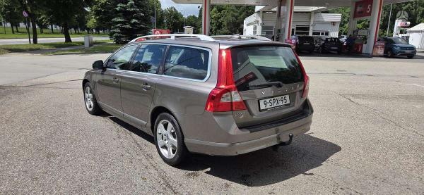 Brown Volvo V70 2011 in Kaunas, with an engine capacity of 1.98 L and mileage of 320 thousand km for 4950 €, photo 4 on AUTOMOTO.COM.LV