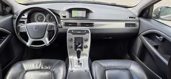 Brown Volvo V70 2011 in Kaunas, with an engine capacity of 1.98 L and mileage of 320 thousand km for 4950 €, photo 9 on AUTOMOTO.COM.LV