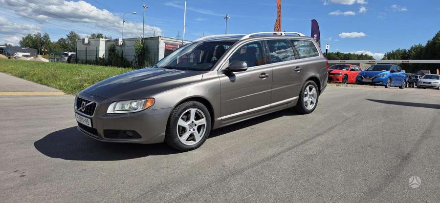 Brown Volvo V70 2011 in Kaunas, with an engine capacity of 1.98 L and mileage of 300 thousand km for 5750 €, photo 1 on AUTOMOTO.COM.LV