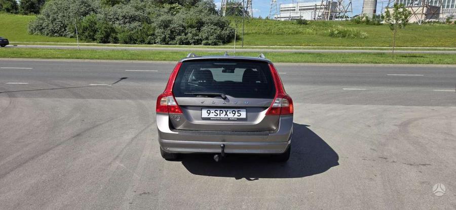 Brown Volvo V70 2011 in Kaunas, with an engine capacity of 1.98 L and mileage of 300 thousand km for 5750 €, photo 5 on AUTOMOTO.COM.LV