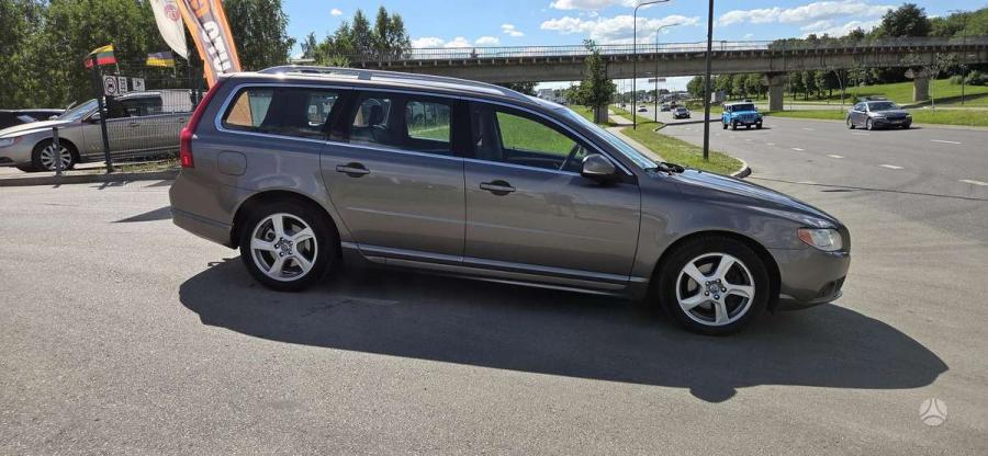 Brown Volvo V70 2011 in Kaunas, with an engine capacity of 1.98 L and mileage of 300 thousand km for 5750 €, photo 7 on AUTOMOTO.COM.LV