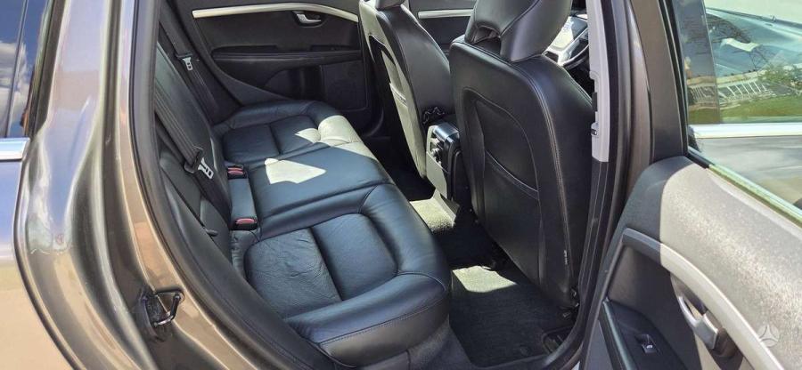 Brown Volvo V70 2011 in Kaunas, with an engine capacity of 1.98 L and mileage of 300 thousand km for 5750 €, photo 14 on AUTOMOTO.COM.LV