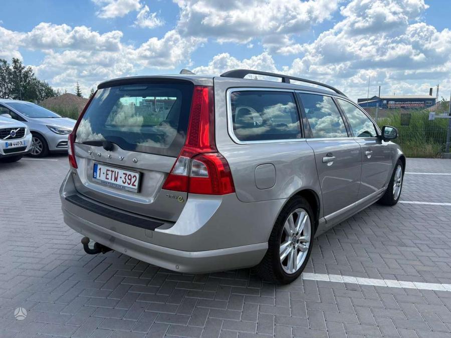 Brown Volvo V70 2011 in Taurage, with an engine capacity of 1.56 L and mileage of 235 thousand km for 5800 €, photo 6 on AUTOMOTO.COM.LV