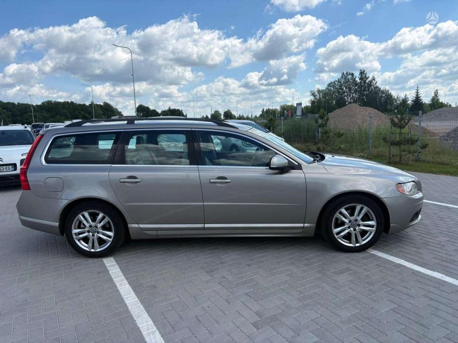 Brown Volvo V70 2011 in Taurage, with an engine capacity of 1.56 L and mileage of 235 thousand km for 5800 €, photo 7 on AUTOMOTO.COM.LV