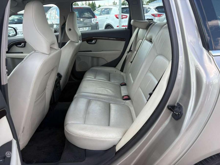 Brown Volvo V70 2011 in Taurage, with an engine capacity of 1.56 L and mileage of 235 thousand km for 5800 €, photo 13 on AUTOMOTO.COM.LV