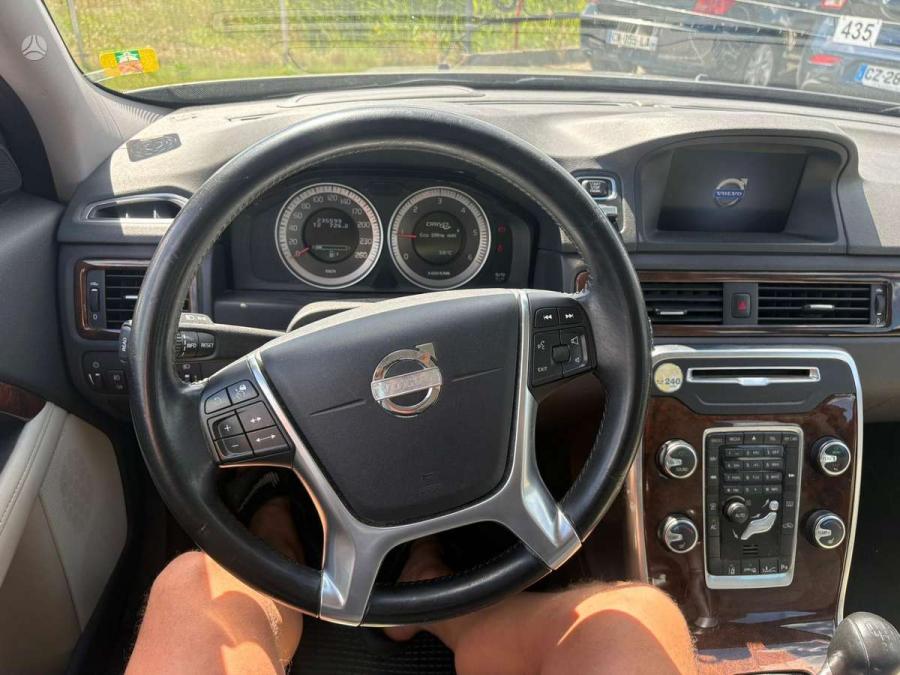 Brown Volvo V70 2011 in Taurage, with an engine capacity of 1.56 L and mileage of 235 thousand km for 5800 €, photo 19 on AUTOMOTO.COM.LV
