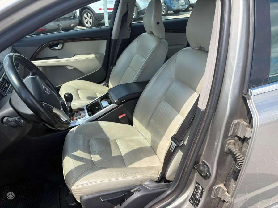 Brown Volvo V70 2011 in Taurage, with an engine capacity of 1.56 L and mileage of 235 thousand km for 5800 €, photo 20 on AUTOMOTO.COM.LV
