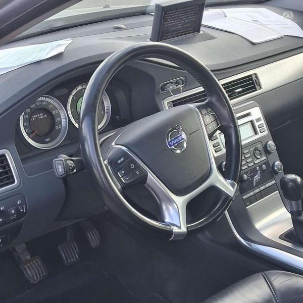 Brūns Volvo V70 2011 Utena, ar dzinēja tilpumu 1.60 L un nobraukumu 188 tūkst. km par 4700 €, foto 7 vietnē AUTOMOTO.COM.LV