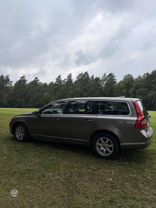 Brown Volvo V70 2011 in Svencionys, with an engine capacity of 1.98 L and mileage of 265 thousand km for 5099 €, photo 5 on AUTOMOTO.COM.LV