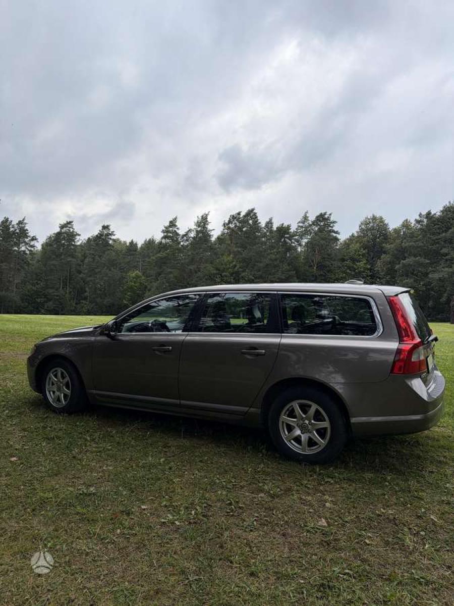 Brown Volvo V70 2011 in Svencionys, with an engine capacity of 1.98 L and mileage of 265 thousand km for 5099 €, photo 5 on AUTOMOTO.COM.LV