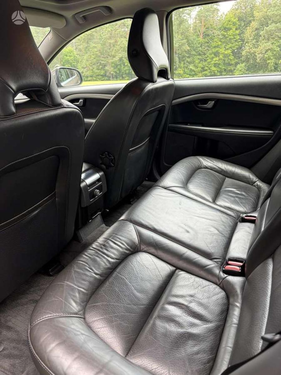 Brown Volvo V70 2011 in Svencionys, with an engine capacity of 1.98 L and mileage of 265 thousand km for 5099 €, photo 6 on AUTOMOTO.COM.LV
