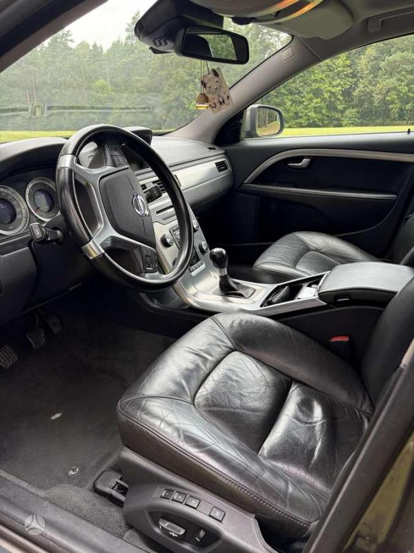 Brown Volvo V70 2011 in Svencionys, with an engine capacity of 1.98 L and mileage of 265 thousand km for 5099 €, photo 7 on AUTOMOTO.COM.LV