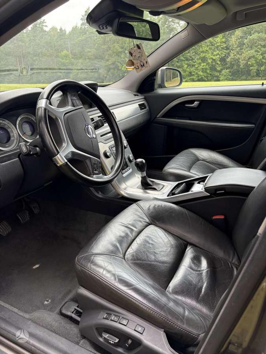 Brown Volvo V70 2011 in Svencionys, with an engine capacity of 1.98 L and mileage of 265 thousand km for 5099 €, photo 7 on AUTOMOTO.COM.LV