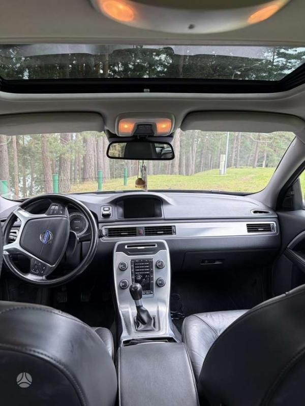 Brown Volvo V70 2011 in Svencionys, with an engine capacity of 1.98 L and mileage of 265 thousand km for 5099 €, photo 8 on AUTOMOTO.COM.LV
