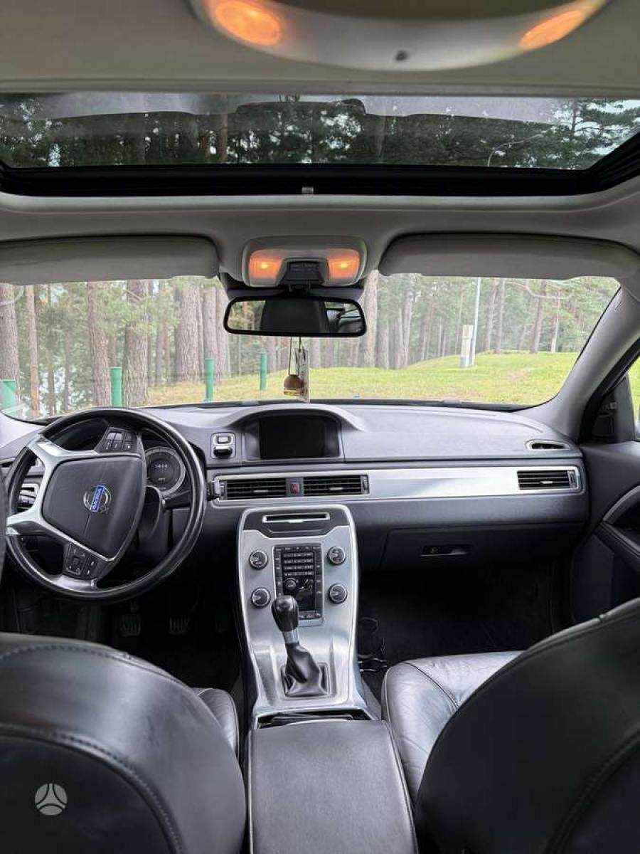 Brown Volvo V70 2011 in Svencionys, with an engine capacity of 1.98 L and mileage of 265 thousand km for 5099 €, photo 8 on AUTOMOTO.COM.LV