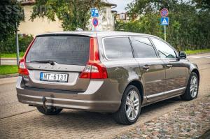 Brūns Volvo V70 2011 Rīga, ar dzinēja tilpumu 2.00 L un nobraukumu 306 tūkst. km par 4490 €, foto 5 vietnē AUTOMOTO.COM.LV