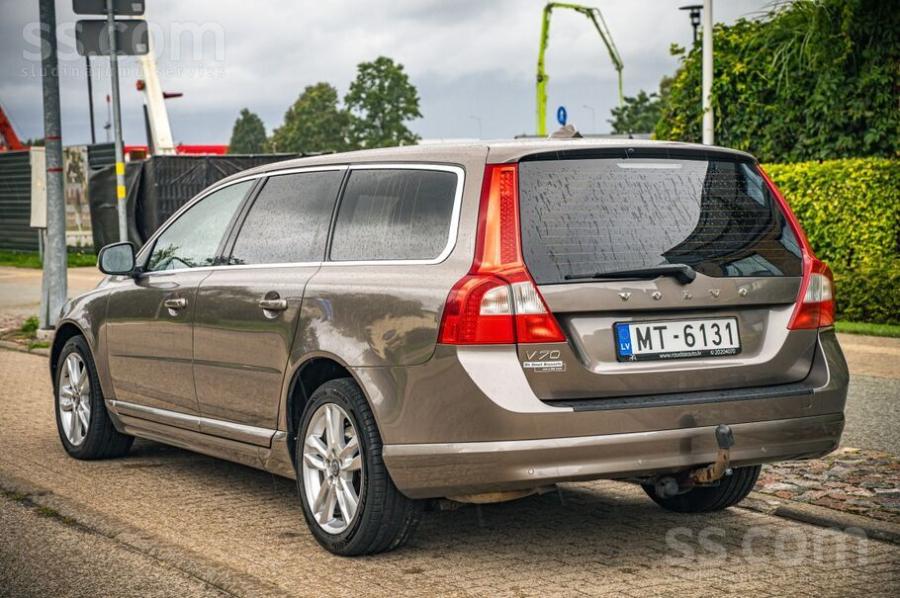 Brūns Volvo V70 2011 Rīga, ar dzinēja tilpumu 2.00 L un nobraukumu 306 tūkst. km par 4490 €, foto 7 vietnē AUTOMOTO.COM.LV