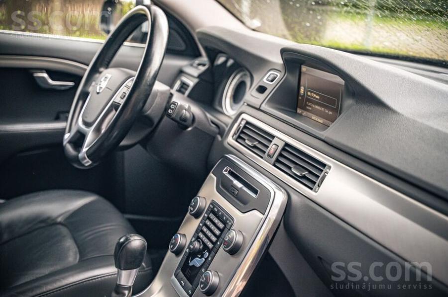 Brūns Volvo V70 2011 Rīga, ar dzinēja tilpumu 2.00 L un nobraukumu 306 tūkst. km par 4490 €, foto 9 vietnē AUTOMOTO.COM.LV