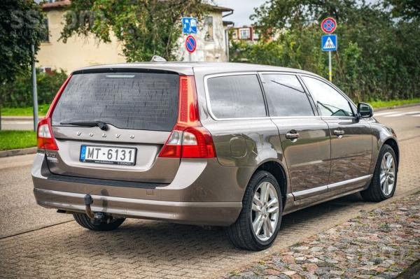 Brūns Volvo V70 2011 Rīga, ar dzinēja tilpumu 2.00 L un nobraukumu 306 tūkst. km par 4490 €, foto 5 vietnē AUTOMOTO.COM.LV