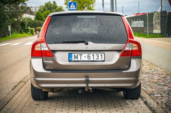 Brūns Volvo V70 2011 Rīga, ar dzinēja tilpumu 2.00 L un nobraukumu 306 tūkst. km par 4490 €, foto 6 vietnē AUTOMOTO.COM.LV