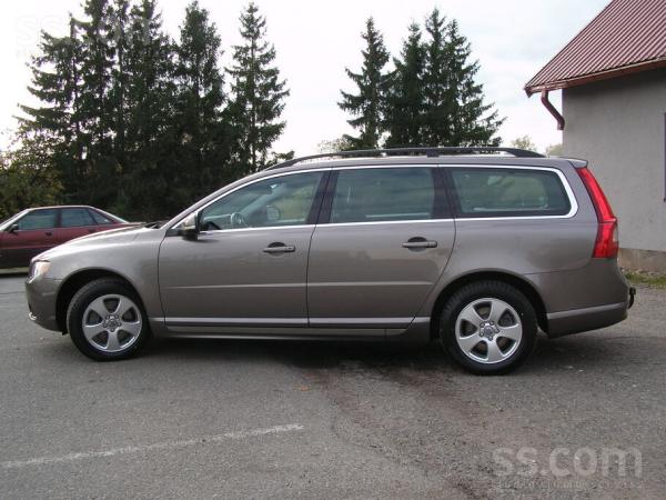 Brown Volvo V70 2012 in Riga, with an engine capacity of 2.00 L and mileage of 0 thousand km for 7650 €, photo 4 on AUTOMOTO.COM.LV