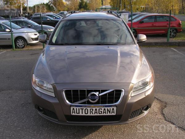 Brown Volvo V70 2012 in Riga, with an engine capacity of 2.00 L and mileage of 0 thousand km for 7650 €, photo 5 on AUTOMOTO.COM.LV