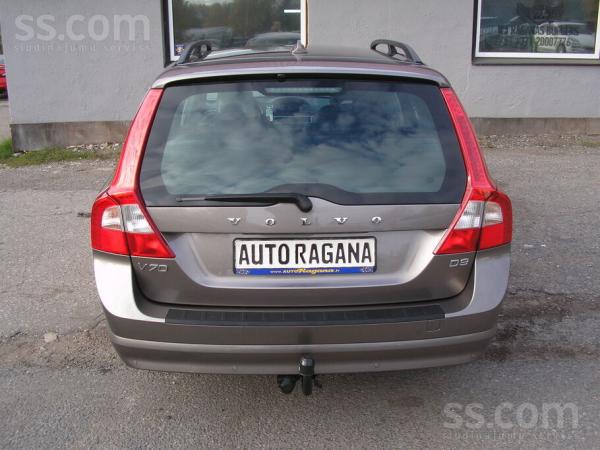 Brown Volvo V70 2012 in Riga, with an engine capacity of 2.00 L and mileage of 0 thousand km for 7650 €, photo 6 on AUTOMOTO.COM.LV