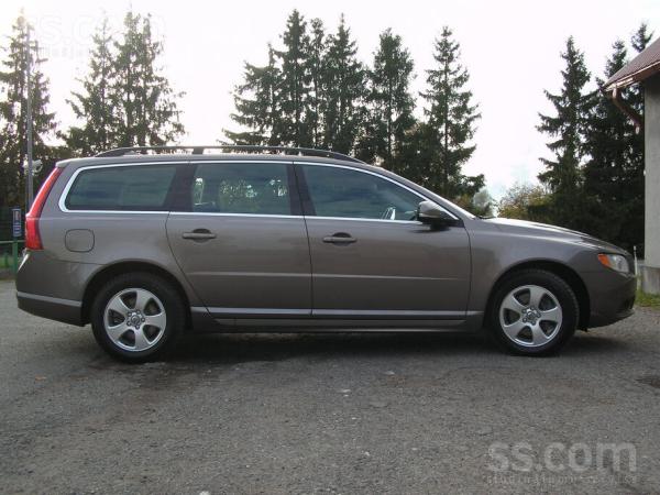 Brown Volvo V70 2012 in Riga, with an engine capacity of 2.00 L and mileage of 0 thousand km for 7650 €, photo 7 on AUTOMOTO.COM.LV