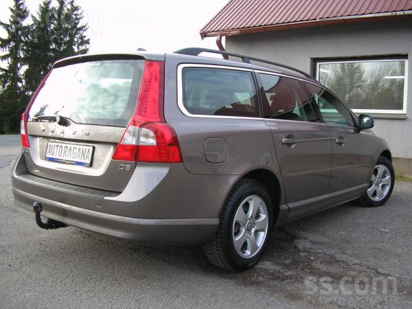 Brown Volvo V70 2012 in Riga, with an engine capacity of 2.00 L and mileage of 0 thousand km for 7650 €, photo 10 on AUTOMOTO.COM.LV