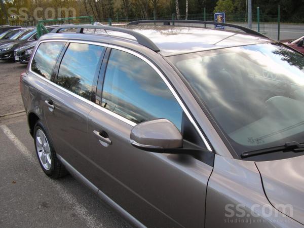 Brown Volvo V70 2012 in Riga, with an engine capacity of 2.00 L and mileage of 0 thousand km for 7650 €, photo 11 on AUTOMOTO.COM.LV