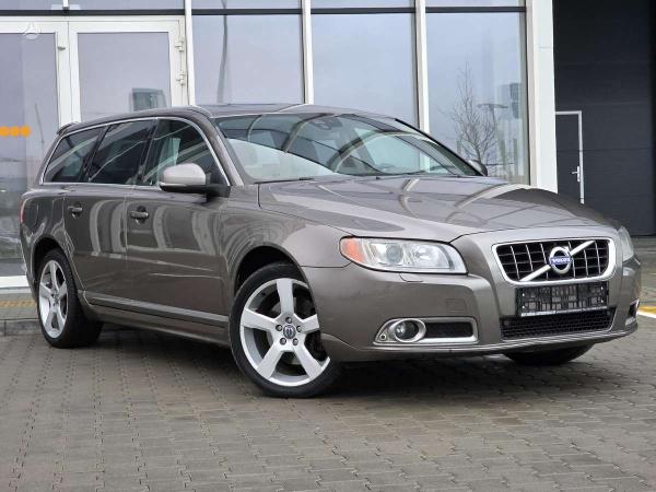 Brown Volvo V70 2012 in Vilnius, with an engine capacity of 1.98 L and mileage of 276 thousand km for 7500 €, photo 1 on AUTOMOTO.COM.LV