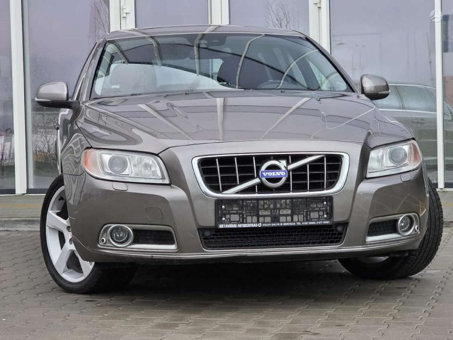 Brown Volvo V70 2012 in Vilnius, with an engine capacity of 1.98 L and mileage of 276 thousand km for 7500 €, photo 2 on AUTOMOTO.COM.LV