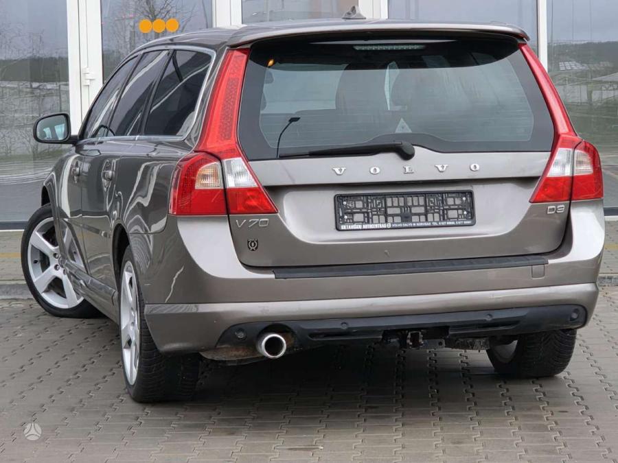 Brown Volvo V70 2012 in Vilnius, with an engine capacity of 1.98 L and mileage of 276 thousand km for 7500 €, photo 6 on AUTOMOTO.COM.LV