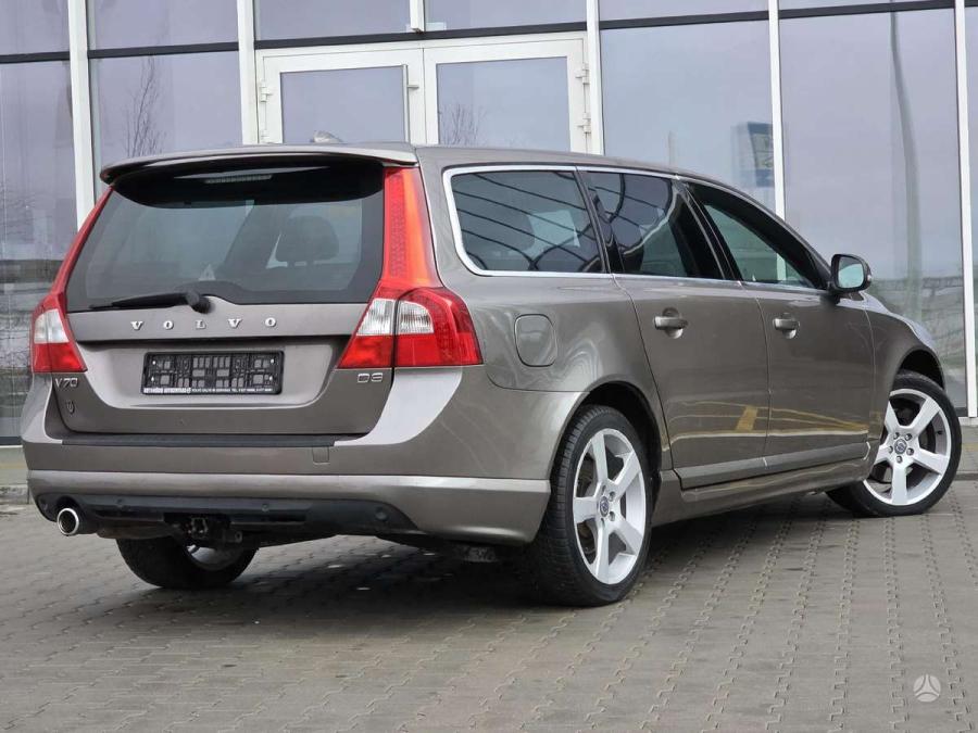 Brown Volvo V70 2012 in Vilnius, with an engine capacity of 1.98 L and mileage of 276 thousand km for 7500 €, photo 7 on AUTOMOTO.COM.LV