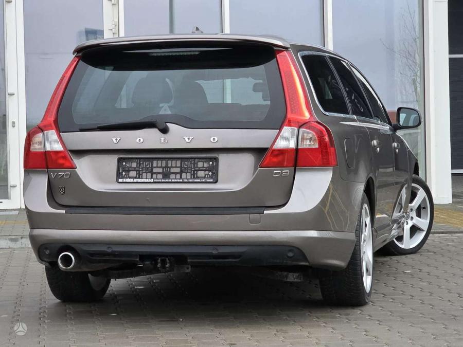 Brown Volvo V70 2012 in Vilnius, with an engine capacity of 1.98 L and mileage of 276 thousand km for 7500 €, photo 8 on AUTOMOTO.COM.LV