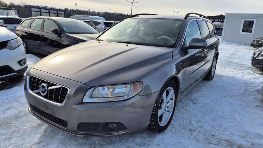 Brūns Volvo V70 2012 Viļņa, ar dzinēja tilpumu 1.56 L un nobraukumu 300 tūkst. km par 5999 €, foto 1 vietnē AUTOMOTO.COM.LV