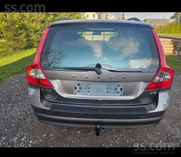 Brown Volvo V70 2012 in Bauska, with an engine capacity of 2.00 L and mileage of 320 thousand km for 6299 €, photo 4 on AUTOMOTO.COM.LV