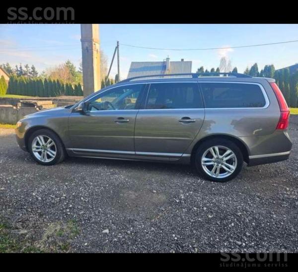 Brown Volvo V70 2012 in Bauska, with an engine capacity of 2.00 L and mileage of 320 thousand km for 6299 €, photo 7 on AUTOMOTO.COM.LV