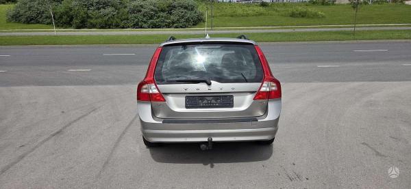 Brown Volvo V70 2012 in Kaunas, with an engine capacity of 1.98 L and mileage of 300 thousand km for 5650 €, photo 4 on AUTOMOTO.COM.LV