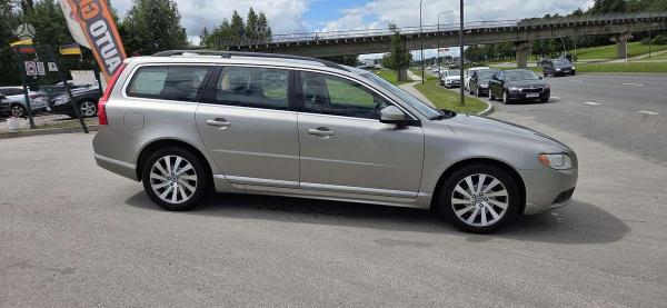 Brown Volvo V70 2012 in Kaunas, with an engine capacity of 1.98 L and mileage of 300 thousand km for 5650 €, photo 6 on AUTOMOTO.COM.LV