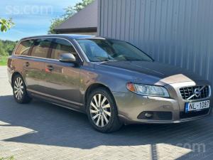 Brown Volvo V70 2012 in Kuldiga, with an engine capacity of 2.00 L and mileage of 290 thousand km for 4300 €, photo 3 on AUTOMOTO.COM.LV