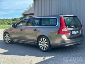 Brown Volvo V70 2012 in Kuldiga, with an engine capacity of 2.00 L and mileage of 290 thousand km for 4300 €, photo 6 on AUTOMOTO.COM.LV