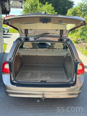 Brown Volvo V70 2012 in Kuldiga, with an engine capacity of 2.00 L and mileage of 290 thousand km for 4300 €, photo 8 on AUTOMOTO.COM.LV