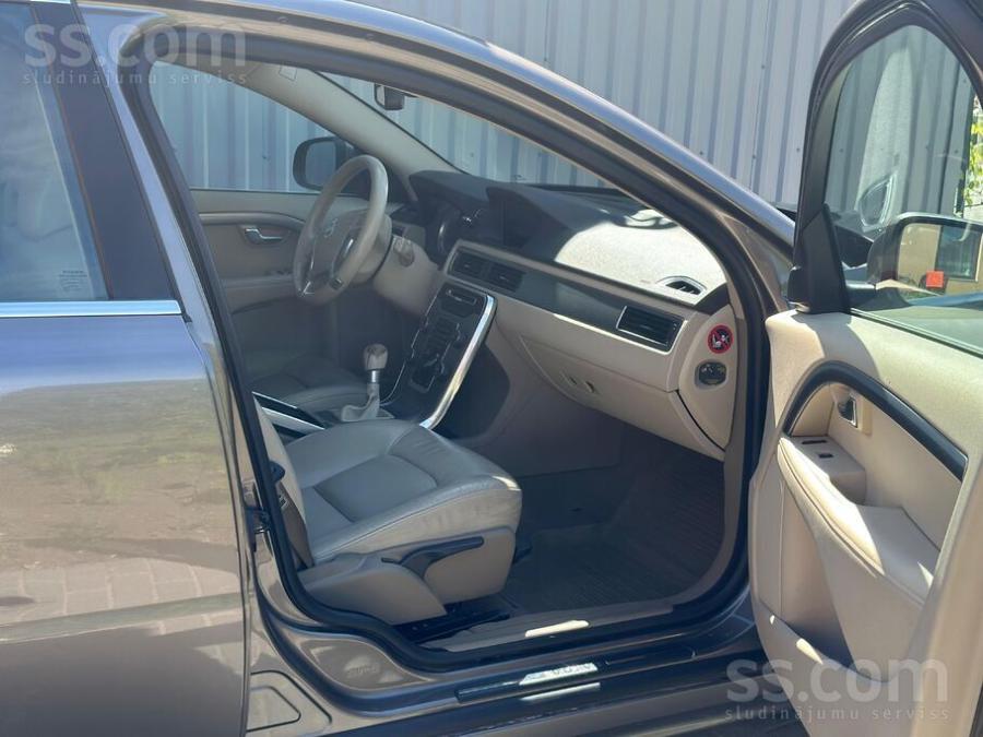 Brown Volvo V70 2012 in Kuldiga, with an engine capacity of 2.00 L and mileage of 290 thousand km for 4300 €, photo 10 on AUTOMOTO.COM.LV